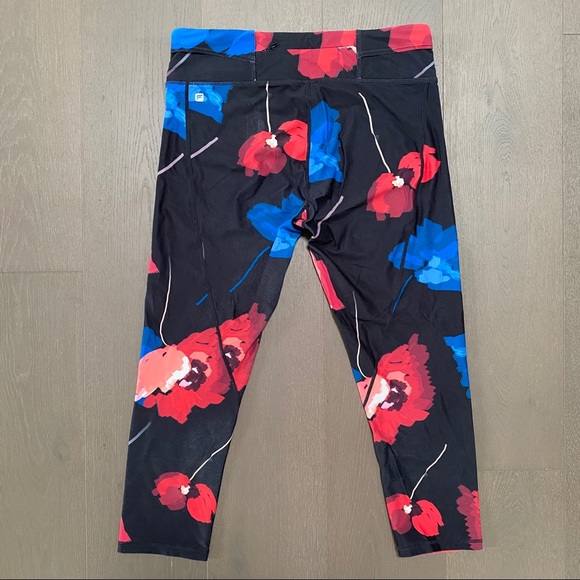 Fabletics | Pants & Jumpsuits | Fabletics Gia Powerlite Crop Leggings ...